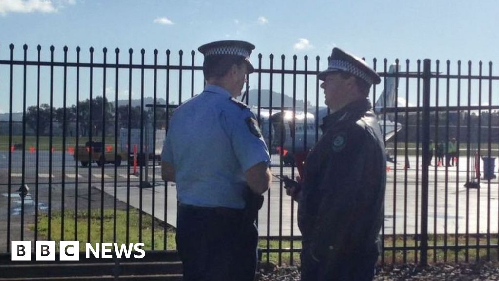 Virgin Australia plane evacuated over note 'threat'