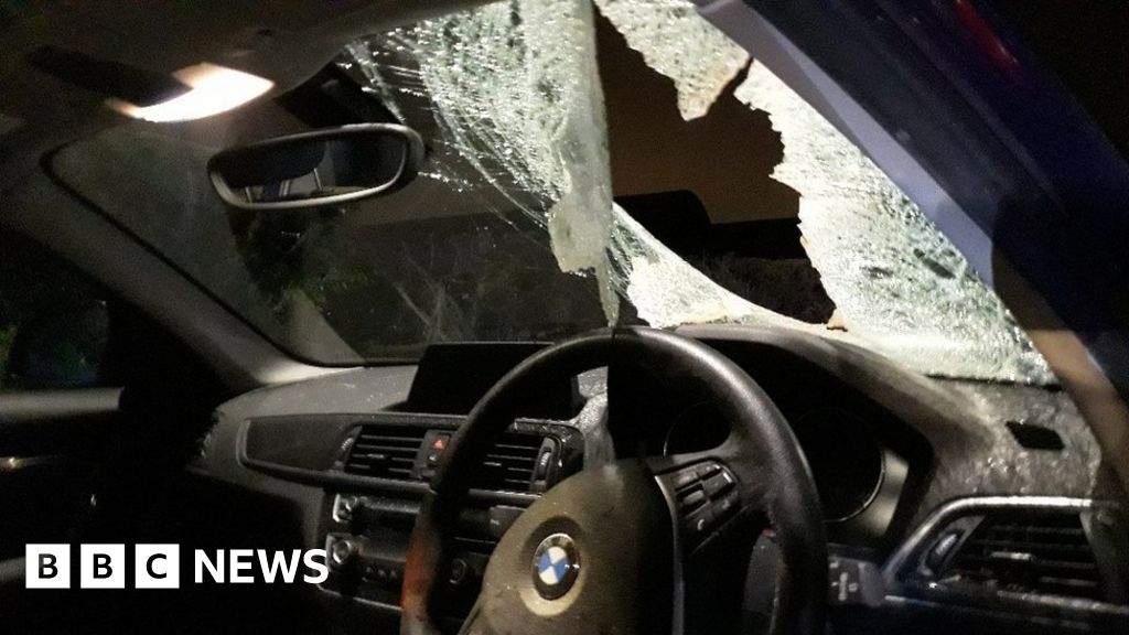 Towbar smashed windscreen and hit driver's head - BBC News