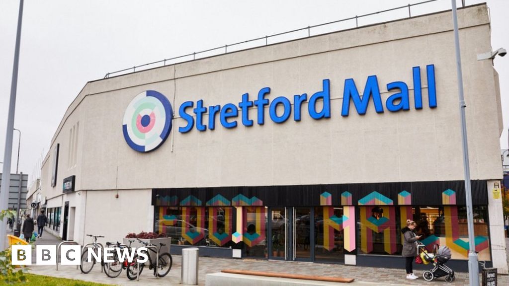 Stretford Mall: Plan to revamp shopping centre approved - BBC News