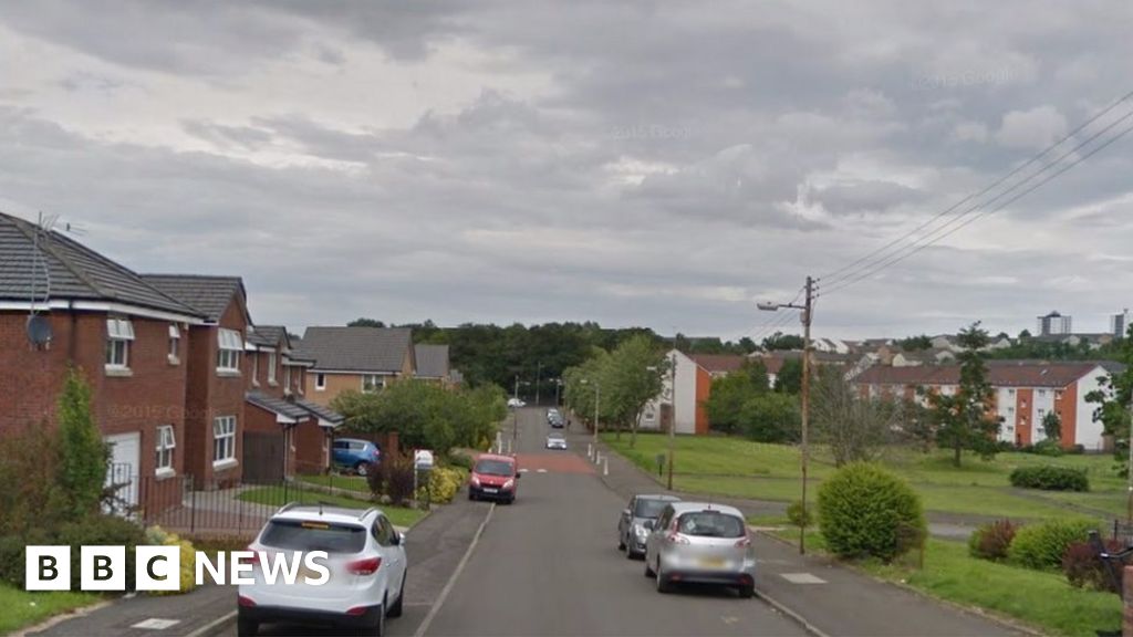 Man seriously injured in violent attack in Castlemilk - BBC News