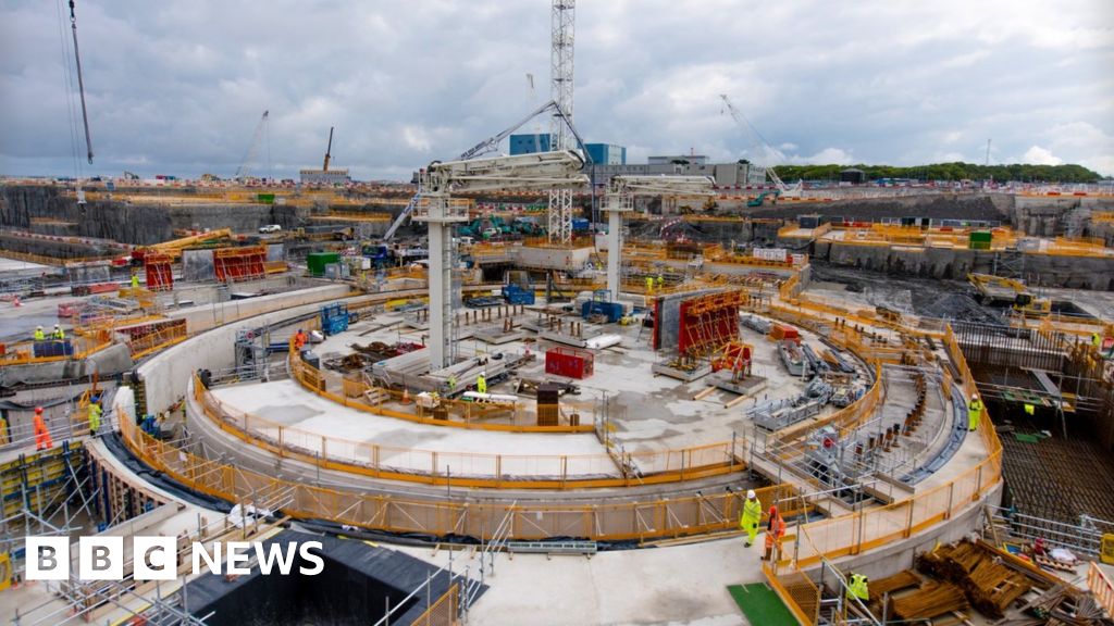 Hinkley Point C nuclear plant 'on track', says EDF - BBC News