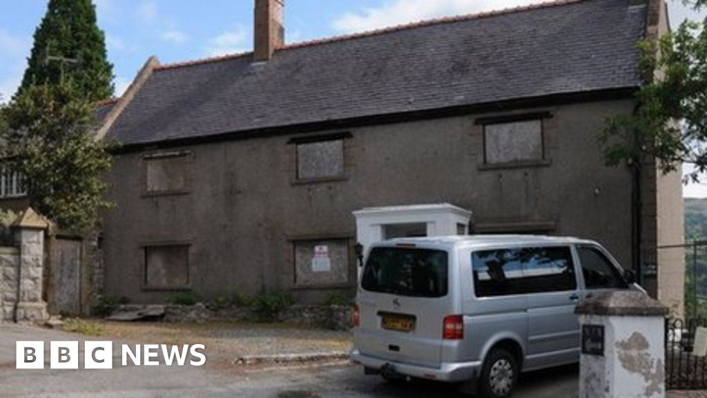 Historic Dinorben Arms pub to reopen in Bodfari - BBC News