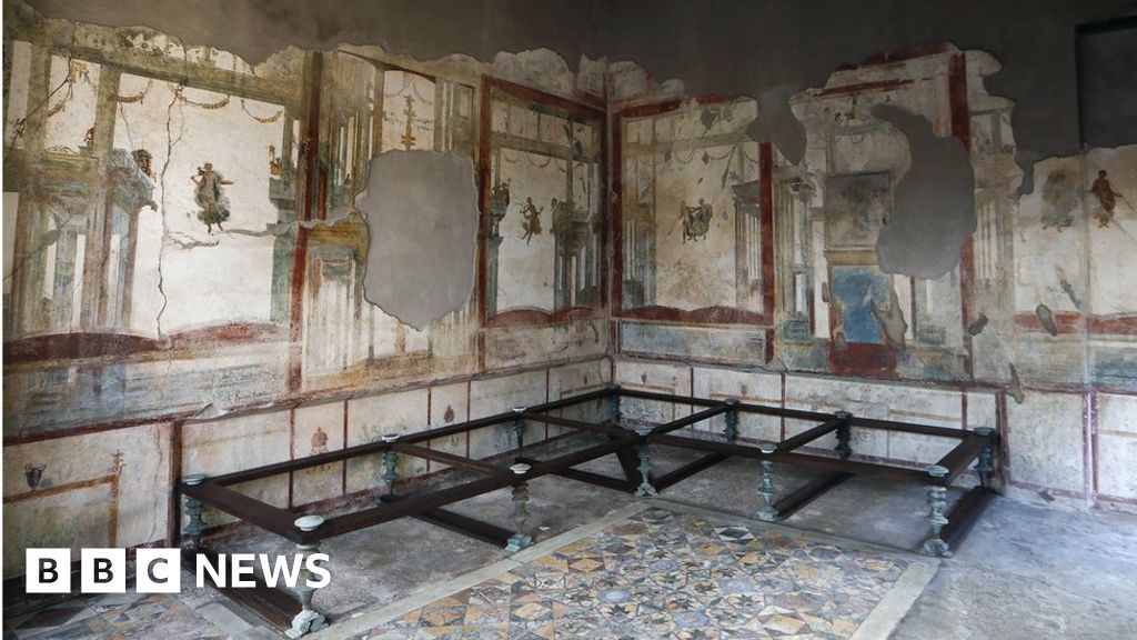 How do Britain's Bronze Age buildings compare? - BBC News