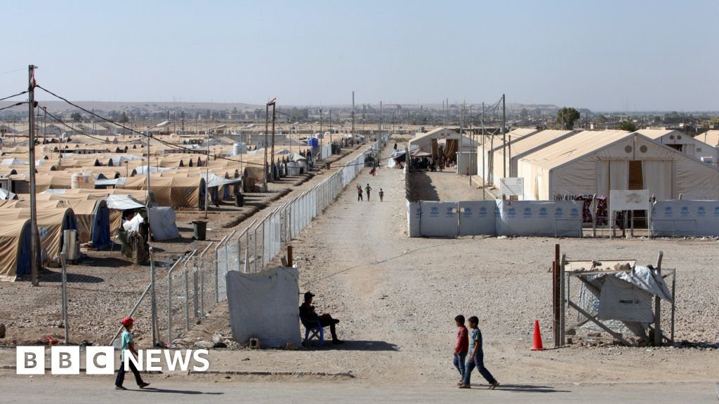 Iraq holds 1,300 foreign wives and children of IS suspects