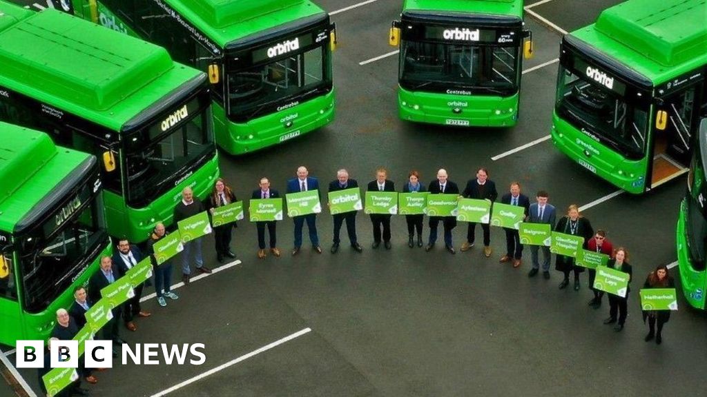Longest electric circular bus route launches in Leicester - BBC News