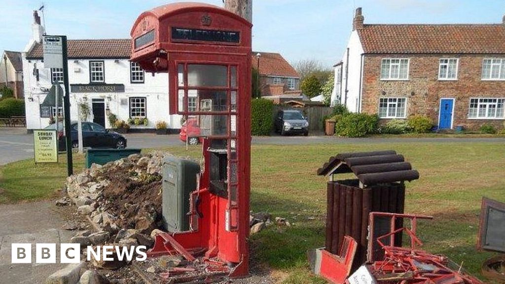 Atwick red phone box destroyed in crash to be reinstalled - BBC News