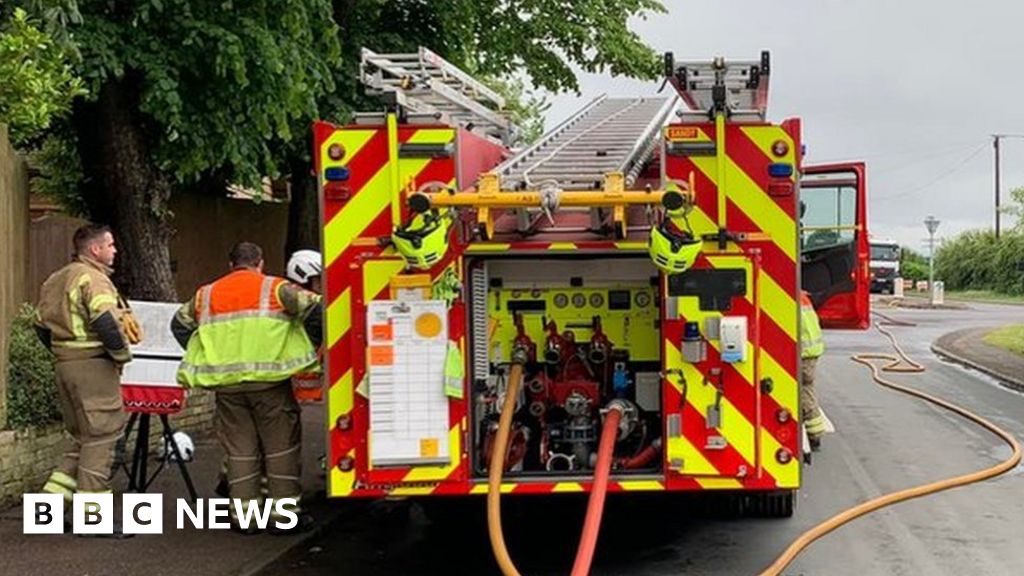 Bedfordshire gas leak fire leads to evacuation in Upper Caldecote - BBC ...