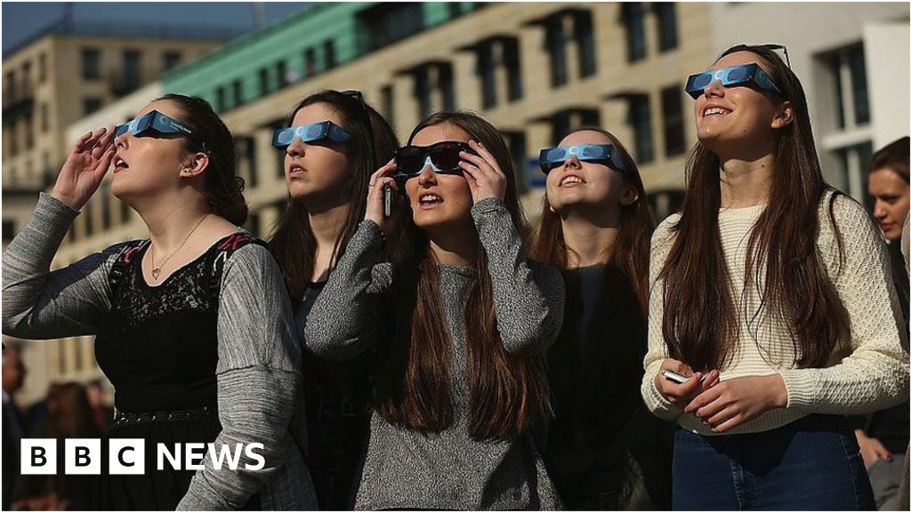 American eclipse needs citizen scientists - BBC News