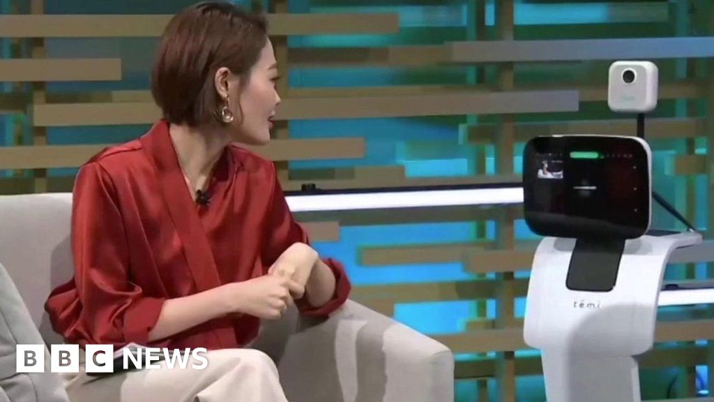 How robots have joined the battle against coronavirus - BBC News