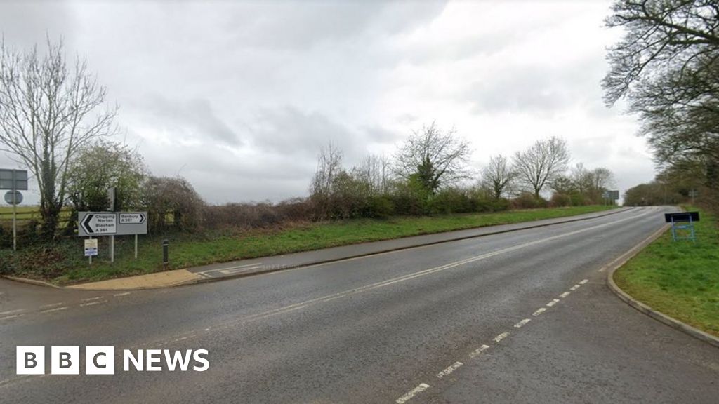 Oxfordshire A361 crash: Woman dies and others injured - BBC News