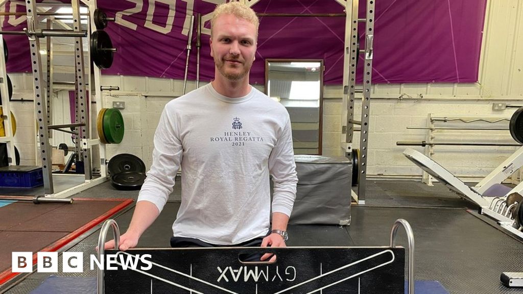 British rower's broken ribs inspire gym invention - BBC News