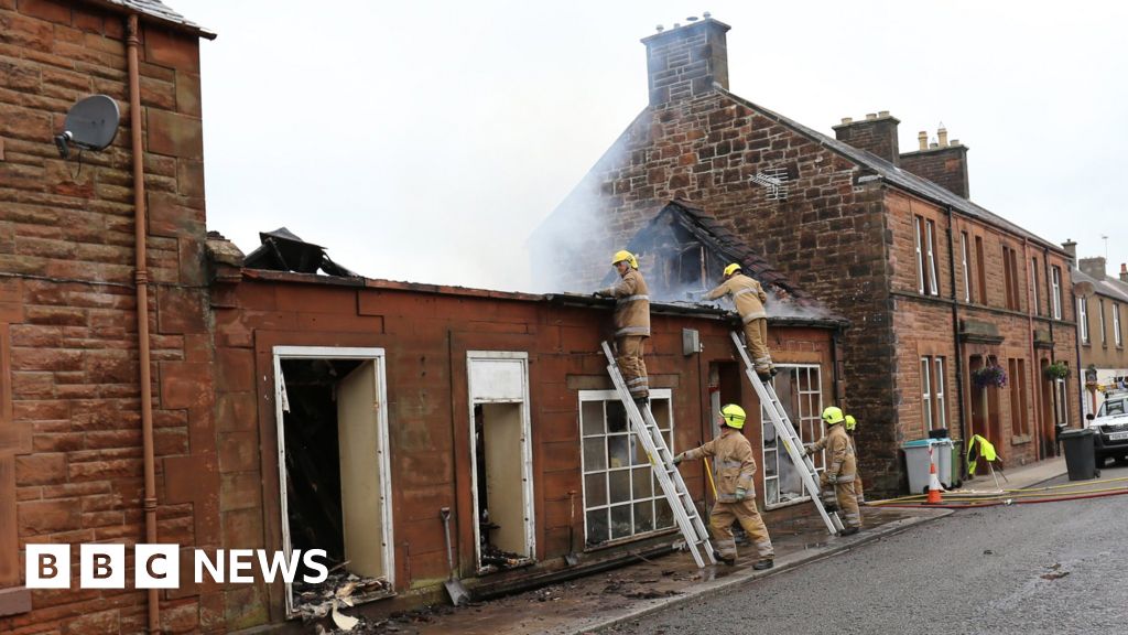 Fire guts derelict Lockerbie shop building - BBC News