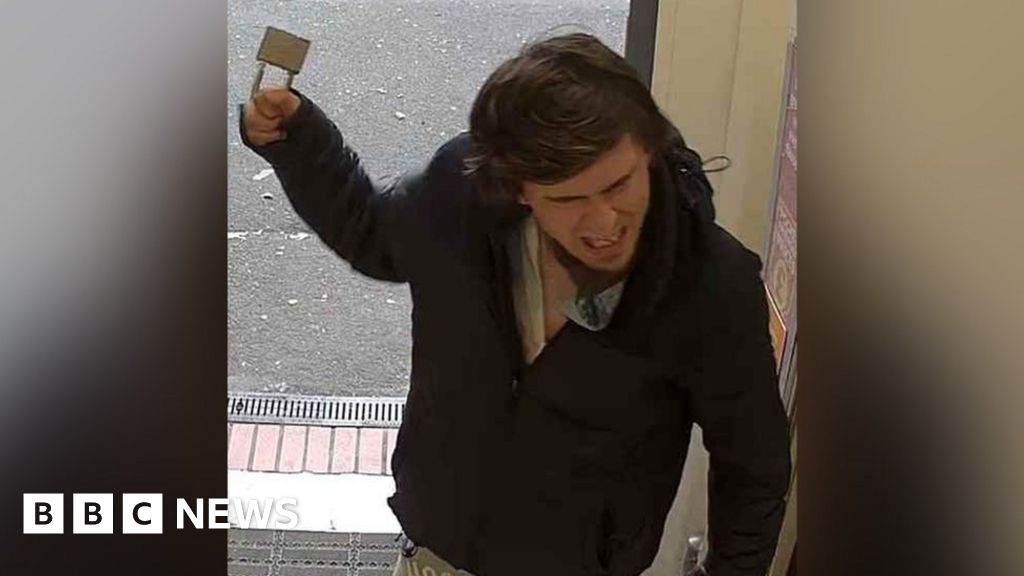 Nottingham: Man threatened victims with scissors and padlock - BBC News