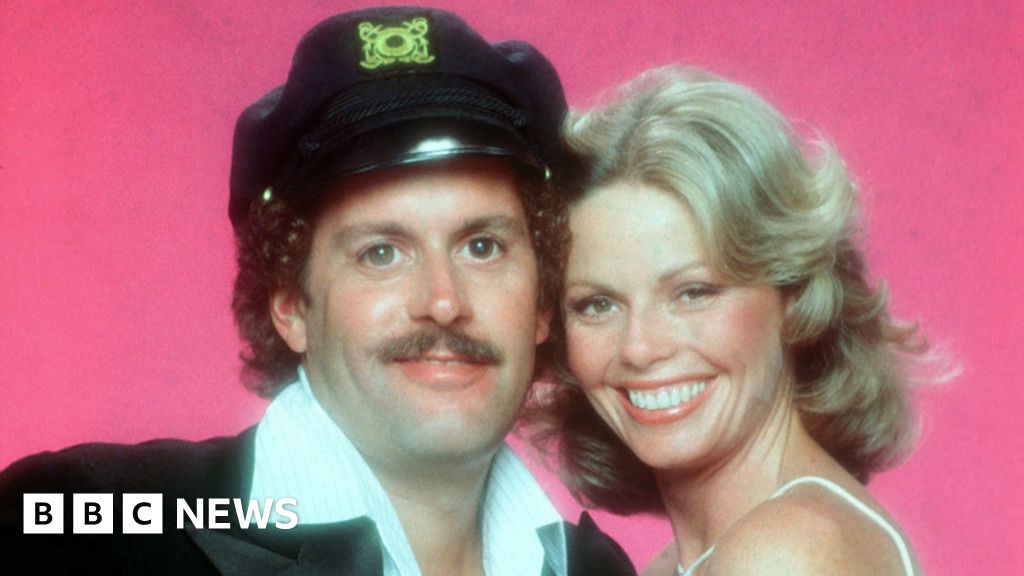 Love Will Keep Us Together star Daryl Dragon dies - BBC News