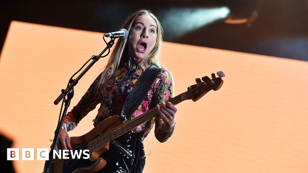 Haim's guide to living with your parents - BBC News