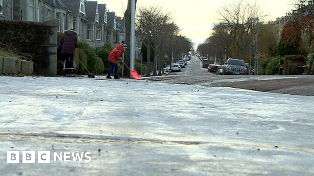 Falls 'cause 39% of A&E treatments in winter-gripped Aberdeen' - BBC News