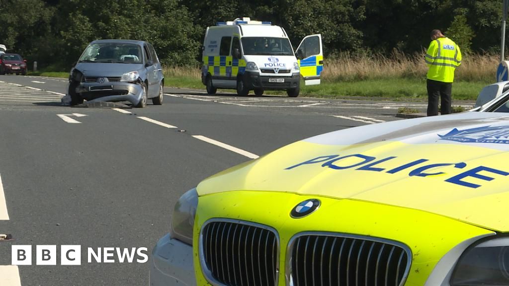 Pensioner dies in A75 accident near Gatehouse of Fleet - BBC News