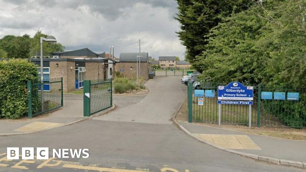 Gilberdyke Primary School's improvement impresses Ofsted - BBC News