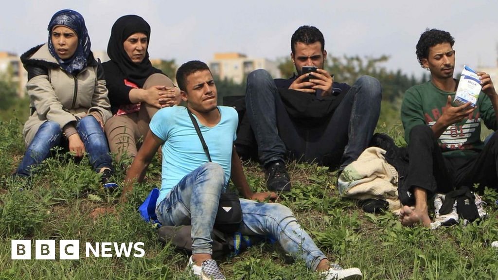 Migrant crisis: Why EU deal on refugees is difficult - BBC News
