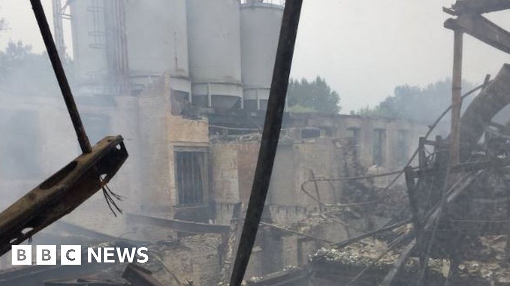 Rochdale fire: Former mill to be demolished - BBC News