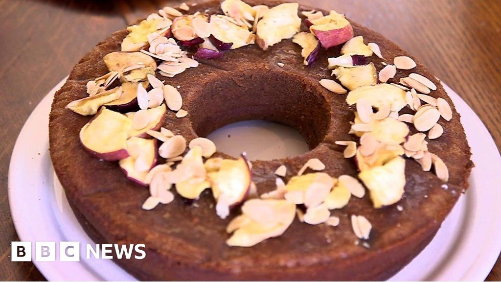 How to make a honey cake - BBC News