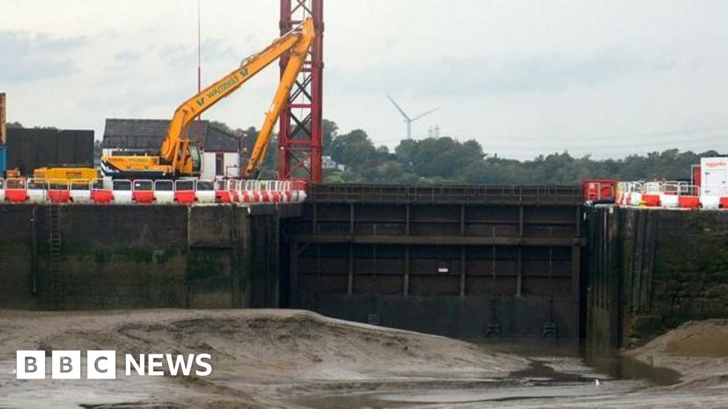 Glasson Dock repair 'may not be completed until 2026' - BBC News