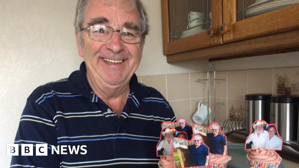 Thousands of housebound people face booster jab wait - BBC News