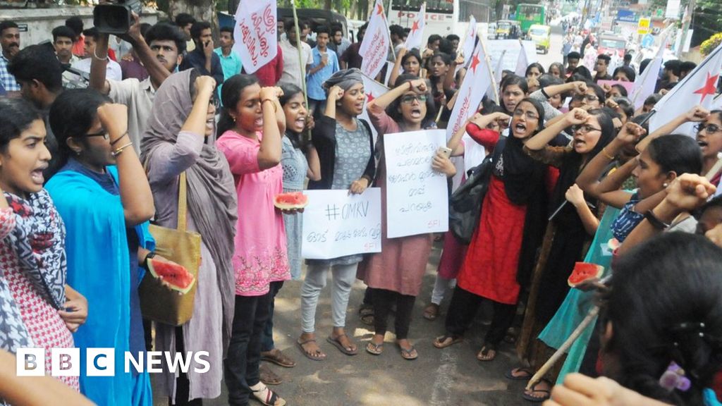 India professor ‘melon chest’ comments spark protest - BBC News