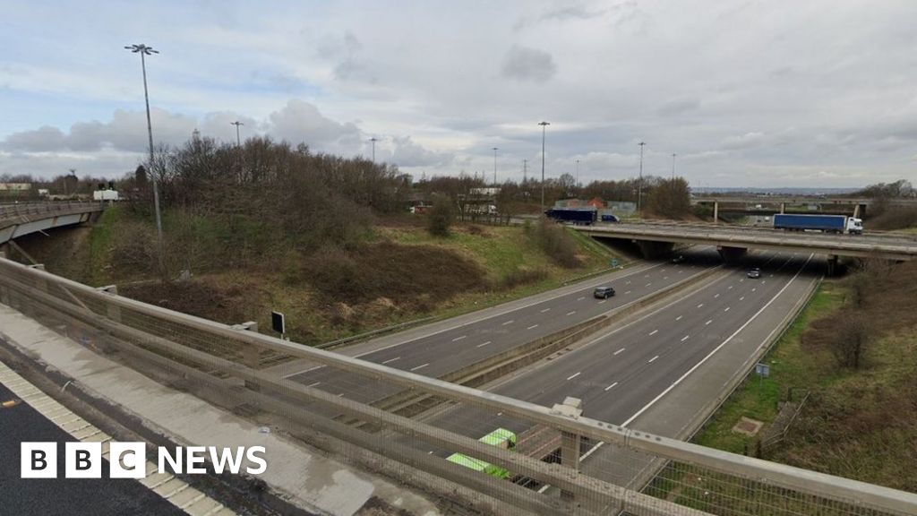 M1/M62 Lofthouse junction: Views sought on motorway revamp plans - BBC News