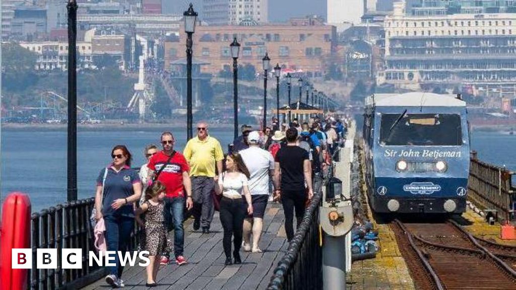 Southend Pier to get £6.7m investment to stop it 'falling in sea' - BBC ...