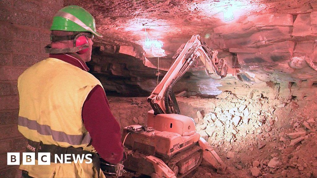 Collyweston slate mine back in operation - BBC News