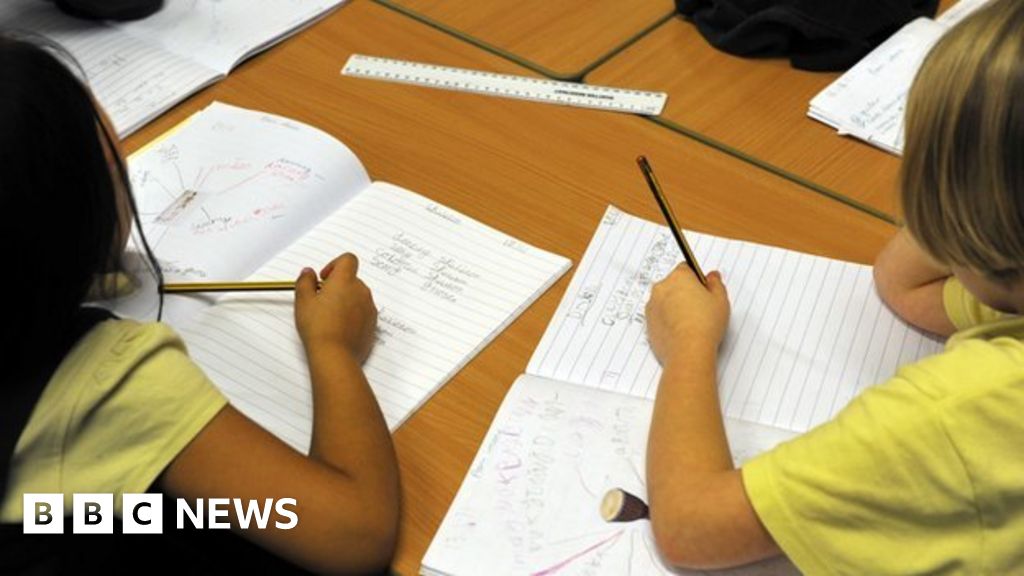 Schoolchildren missing exercise targets, says report - BBC News