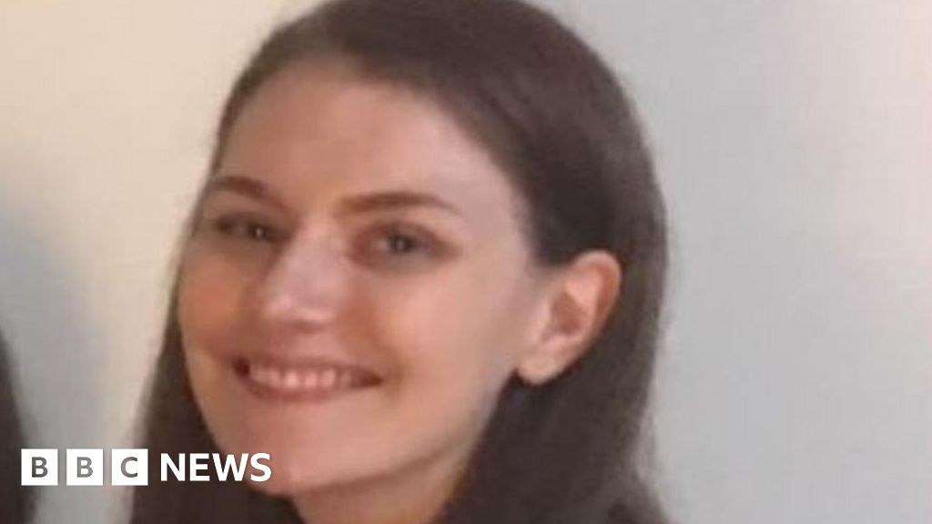 Libby Squire: Mum's thanks in hunt for missing Hull student - BBC News