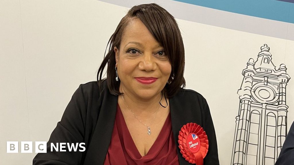 Lewisham elects Brenda Dacres as first black woman mayor - BBC News