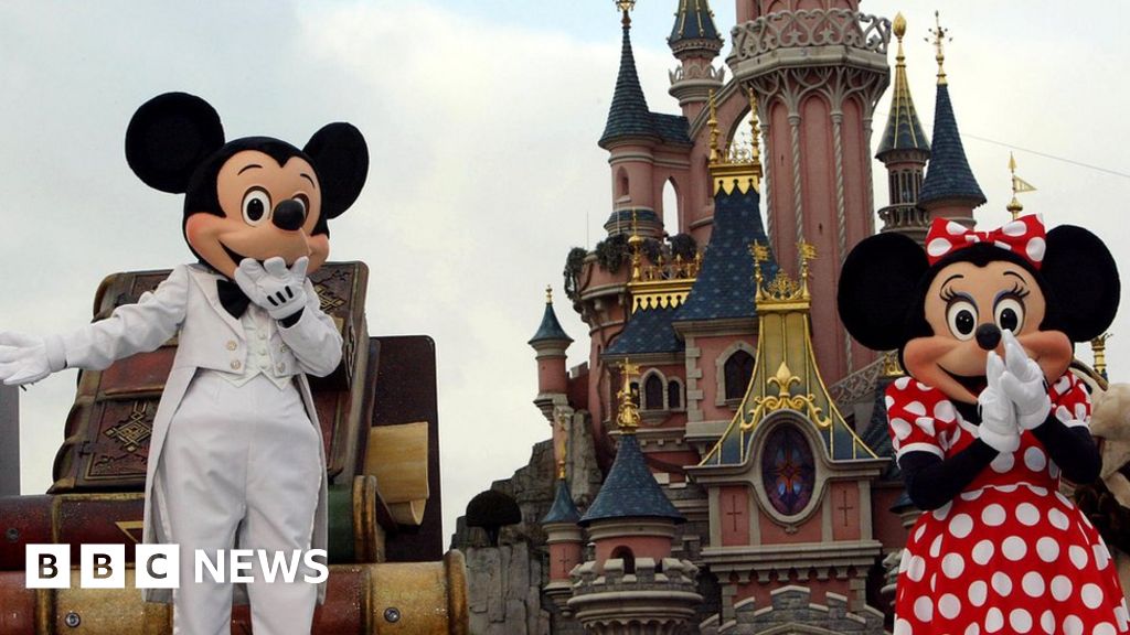 Disney backs down after US media boycott - BBC News