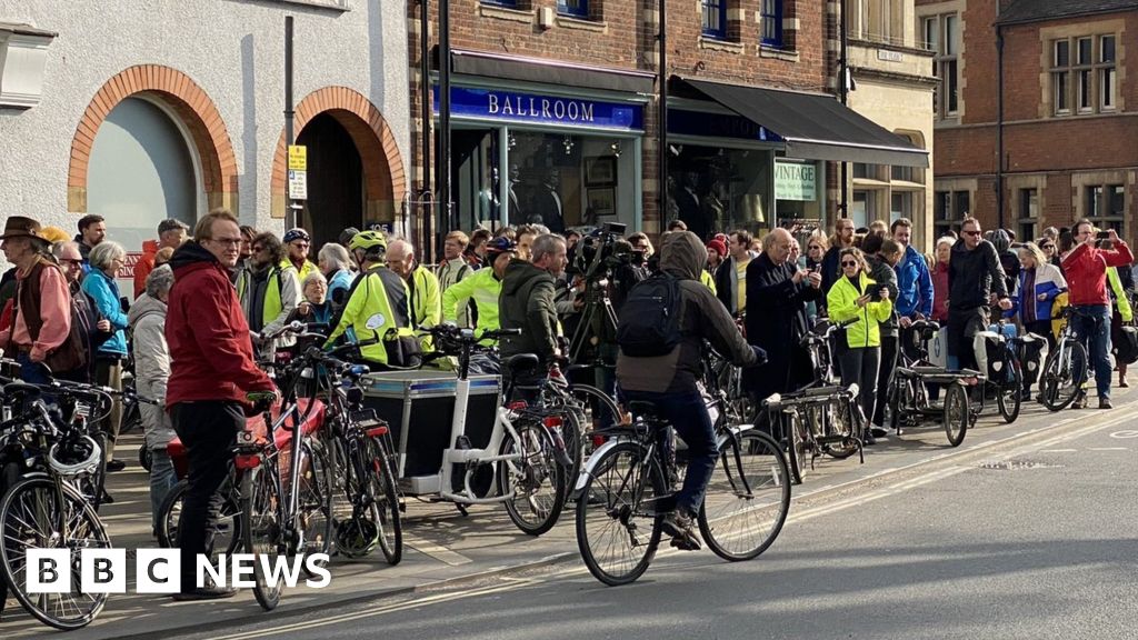 Oxford University's 'push for change' after cycling deaths - BBC News