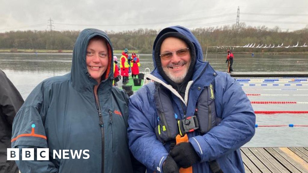 Hundreds take plunge at Rother Valley cold water swimming championship ...