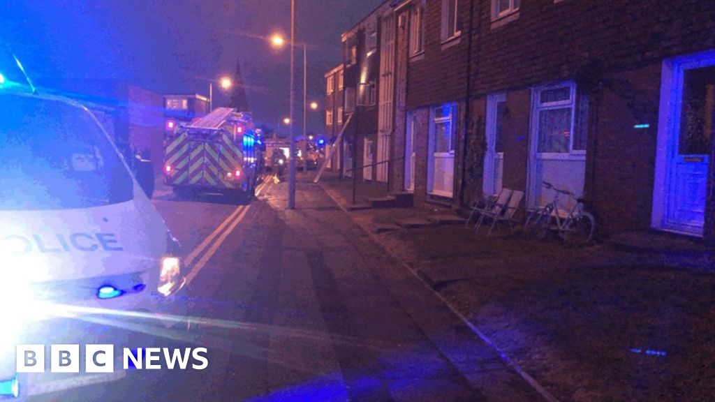 Preston flat fire: Police officers praised for rescue