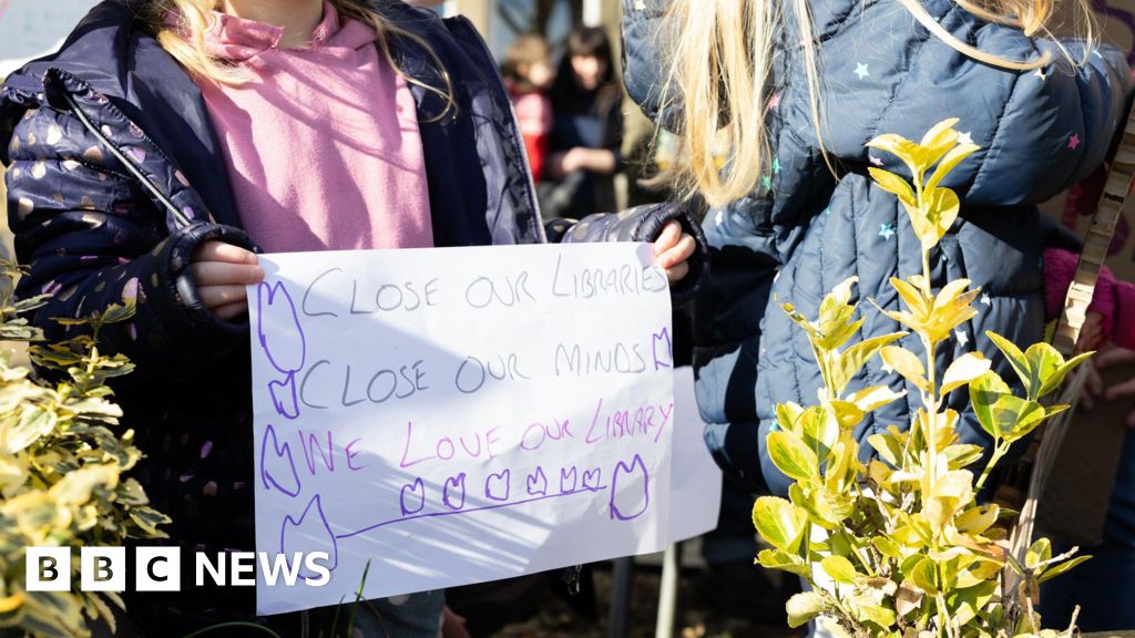 Councils halt plans to close libraries - BBC News