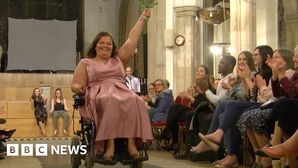 Body image fashion show highlights importance of being yourself - BBC News