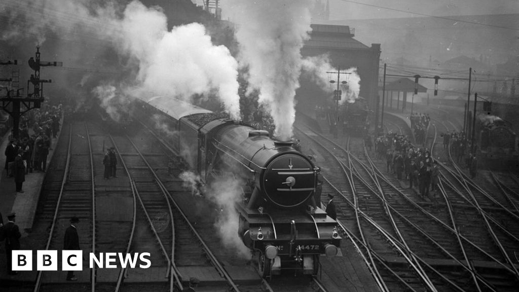 BBC Rewind: The Flying Scotsman through the years - BBC News