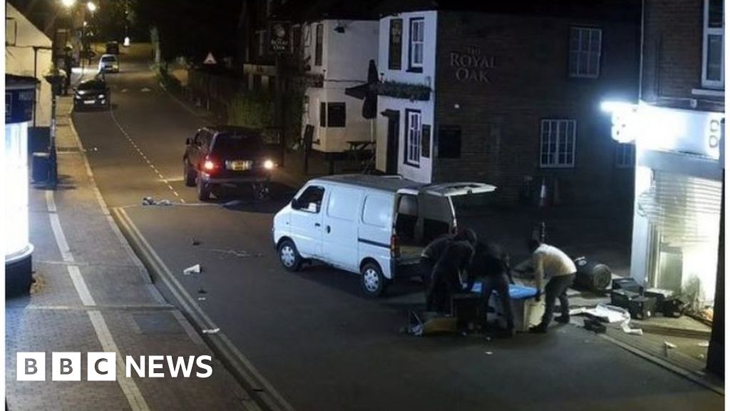 Great Bookham ram-raid: Balaclava gang caught on CCTV - BBC News