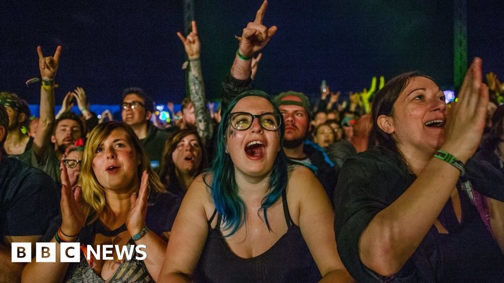 Download Festival opens to 80,000 rockers - BBC News