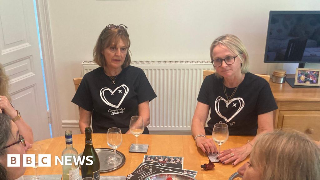 Bereaved women set up in-person group for Cambridge widows - BBC News