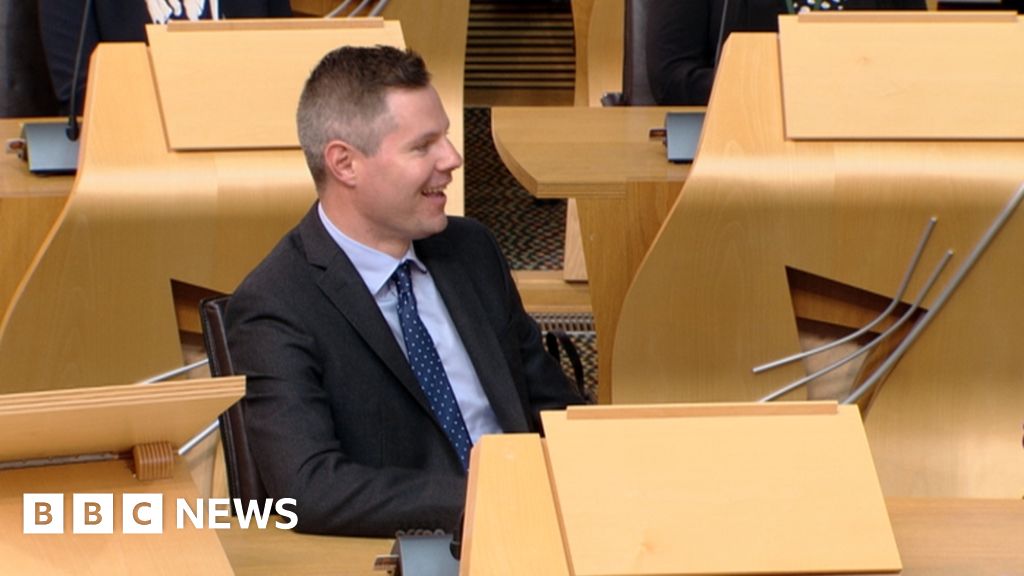 Nicola Sturgeon's quips over minister Derek Mackay's hair colour - BBC News