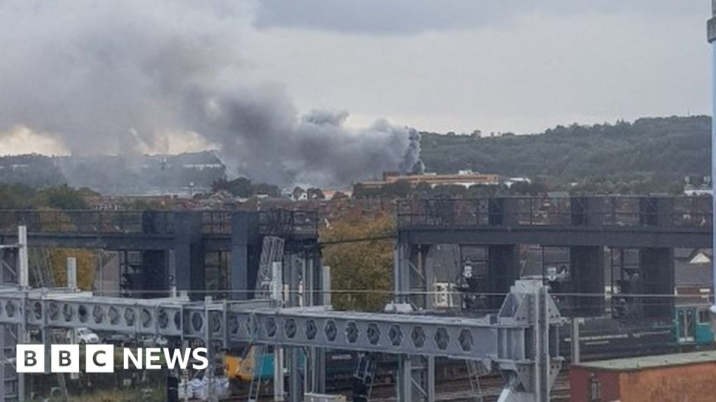 Cardiff fire: Blaze near Penarth Road 'under control' - BBC News