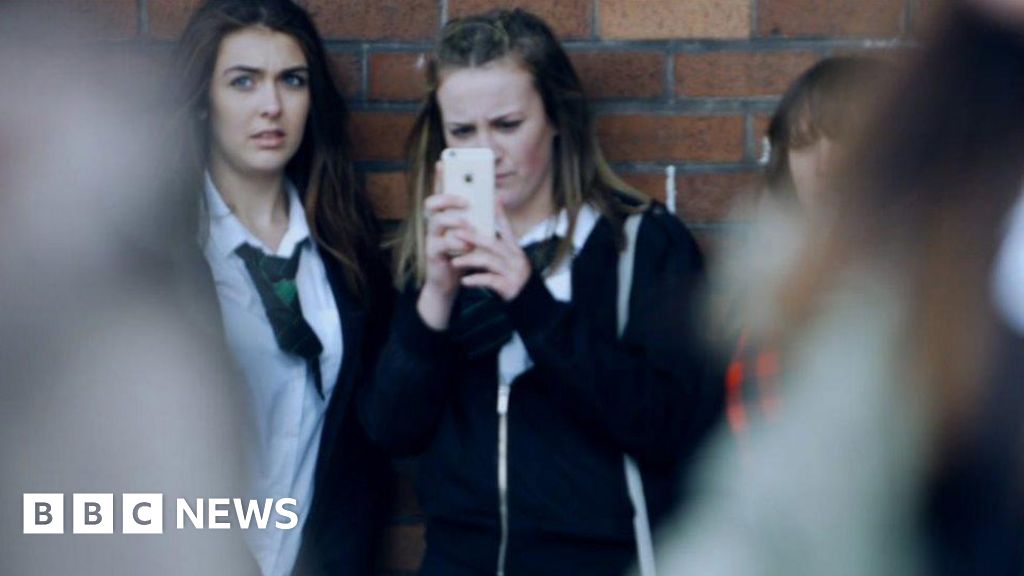 School bullies 'must know impact' - children's commissioner - BBC News