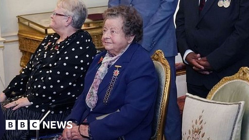 Stowmarket woman marks 80 years of Poppy Appeal collecting