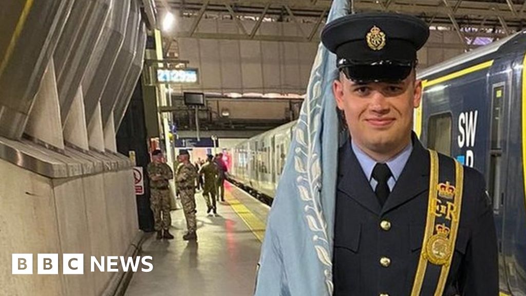 Shropshire RAF recruit proud to carry King's colours - BBC News