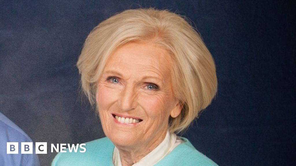Mary Berry quits and Paul Hollywood stays in Bake Off shake up - BBC News